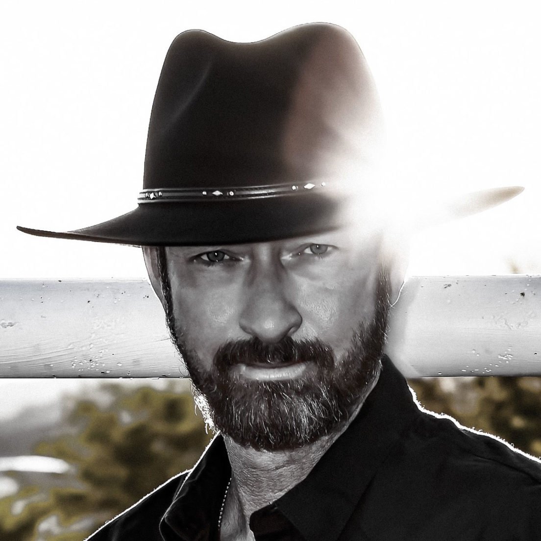 Country music artist, Rob West, trades his golf clubs for a guitar ...
