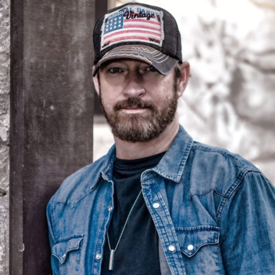 Country music artist, Rob West, trades his golf clubs for a guitar ...